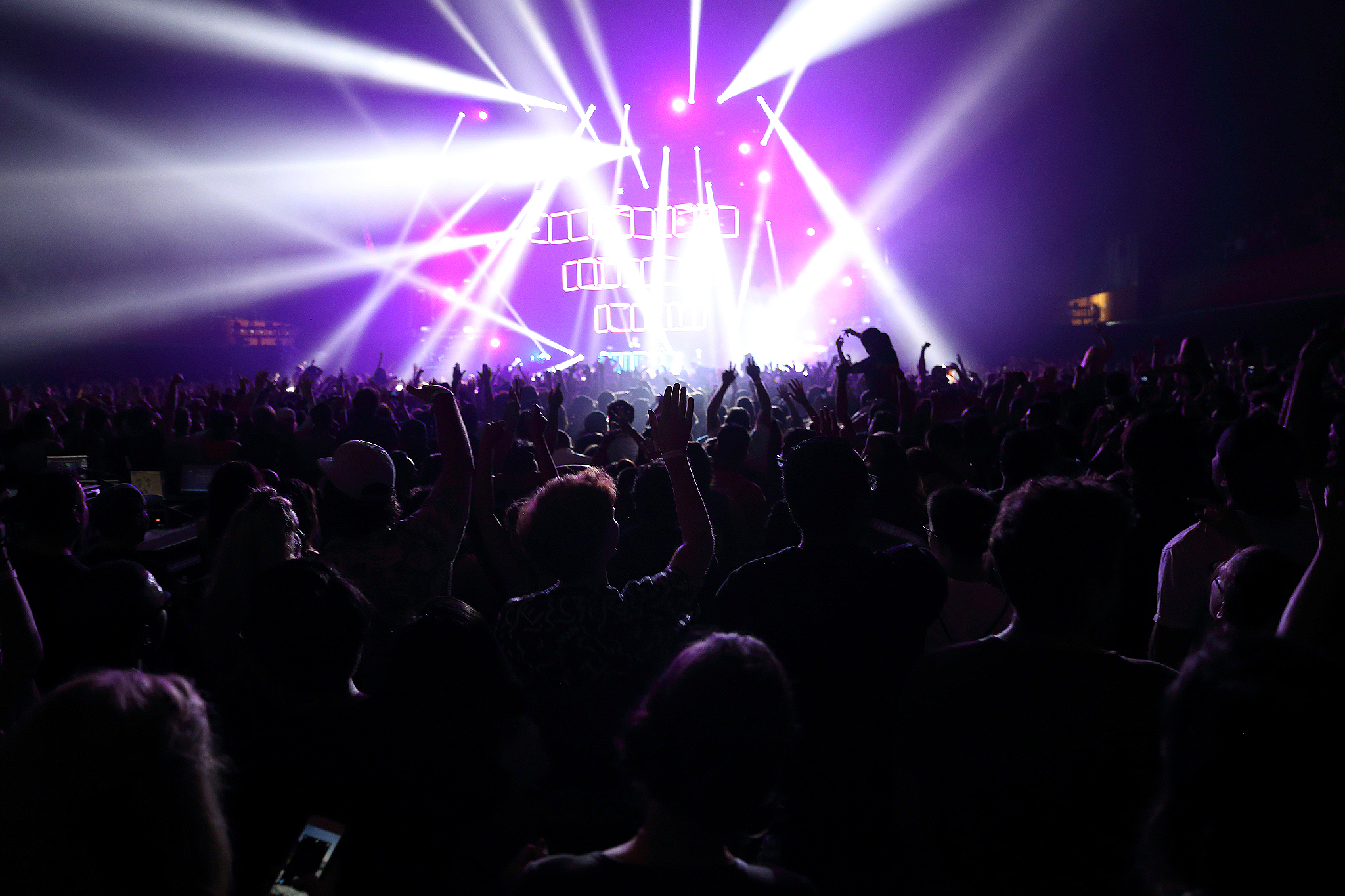 Flume makes his case as one of EDM’s fastest-rising stars over a three ...