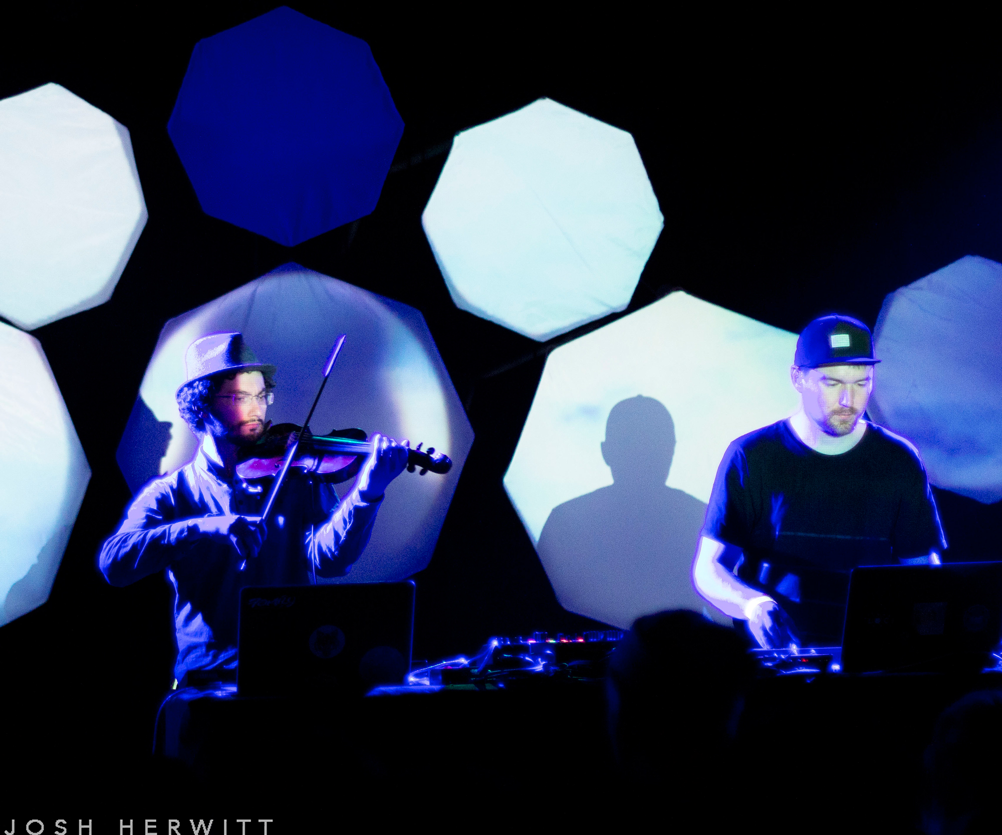 Emancipator liberates minds at The Roxy Theatre – Showbams
